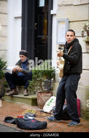 A busker on Threadneedle Street in the town of Stroud in ...