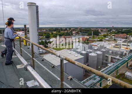 24 September 2021, Saxony-Anhalt, Genthin: Michael Fleig, plant manager ...