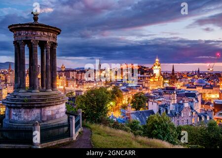Edinburgh skyline lit up at dawn Stock Photo - Alamy