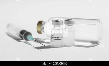 Front view syringe vaccine composition Stock Photo - Alamy