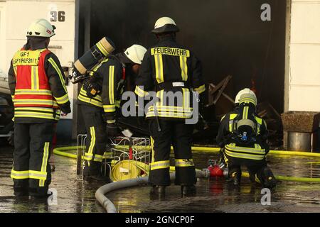 Langenfeld, Germany. 24th Sep, 2021. Firefighters try to extinguish a ...