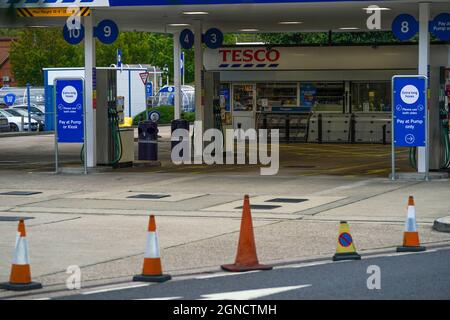 A closed Tesco Petrol station in Bracknell, Berkshire. Picture date ...