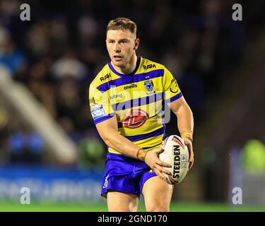 George Williams (31) of Warrington Wolves makes a break Stock Photo - Alamy