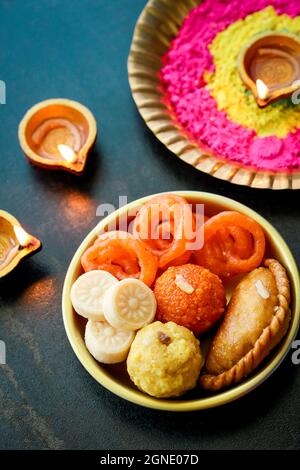 Diwali sweets jalebi Jhangiri Gujiya peda jndian Sweet dessert mithai ...