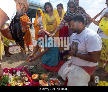 Hindu worshippers make offerings to their gods & goddesses at a Ganga ...