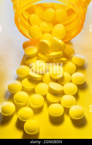 25 microgram tablets of cholecalciferol or vitamin D3 Stock Photo - Alamy