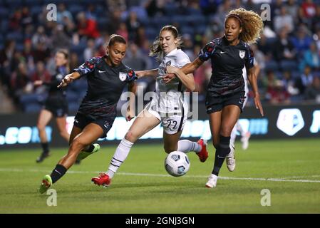 Morgan Weaver (22 Portland Thorns) against Gina Lewandowski (12 NJ/NY ...