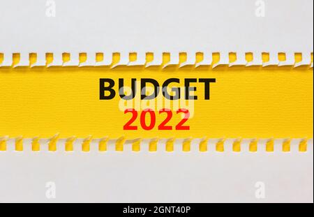 2022 budget new year symbol. White note with words 2022 budget on ...