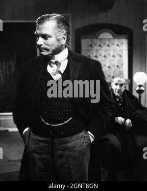 LAURENCE OLIVIER in the title role in the British TV Movie KING LEAR ...