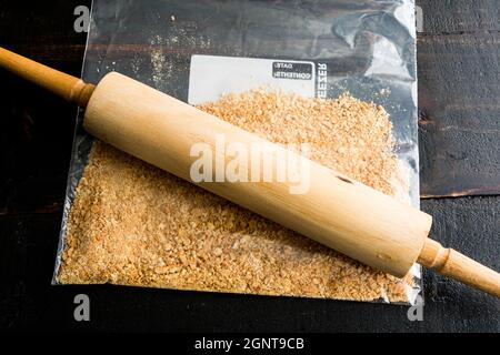 GRAHAM CRACKERS WITH CRUMBS Stock Photo - Alamy