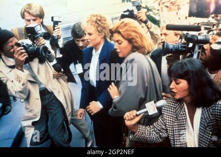 THE ACCUSED. from left: Jodie Foster, Ann Hearn, 1988, © Paramount ...