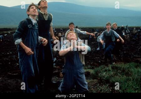 THE BUTCHER BOY, Eamonn Owens (kneeling), 1997, (c)Warner Bros ...