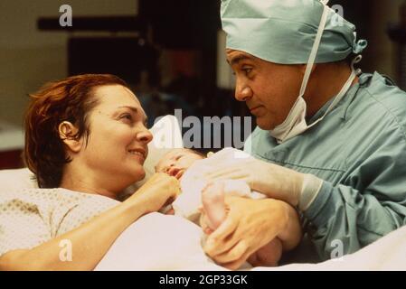 JUNIOR, from left, Danny DeVito, Arnold Schwarzenegger, 1994. ph. Bruce McBroom / © Universal ...