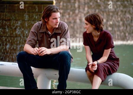 REALITY BITES, from left: Winona Ryder, John Mahoney, 1994. ph: Van ...