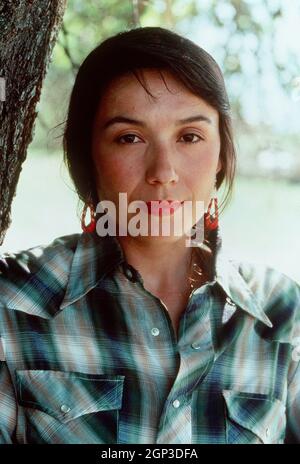 THUNDERHEART, Sheila Tousey, 1992. ph: Elliott Marks / ©TriStar ...