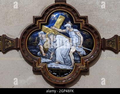 Simon of Cyrene carries the cross, 5th Stations of the Cross by Sieger ...