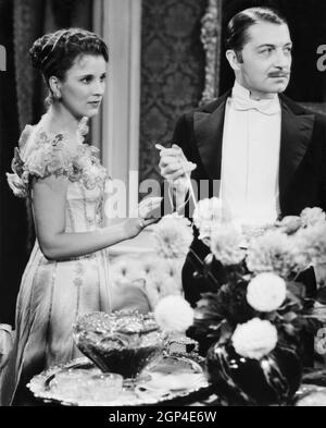 CAVALCADE, from left: Diana Wynyard, Irene Browne, Clive Brook, 1933 ...