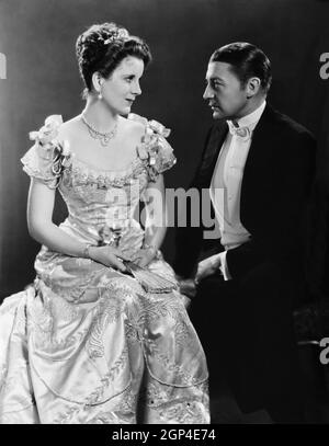 CAVALCADE, from left: Diana Wynyard, Irene Browne, Clive Brook, 1933 ...