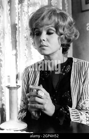 FAMILY PLOT, Barbara Harris, 1976 Stock Photo - Alamy