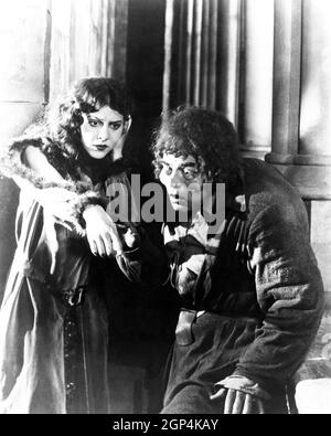 THE HUNCHBACK OF NOTRE DAME, from left: Edmond O'Brien, Maureen O'Hara ...
