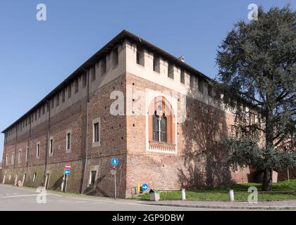 Visconteo castle of Bereguardo, Lombardy, Italy Stock Photo - Alamy