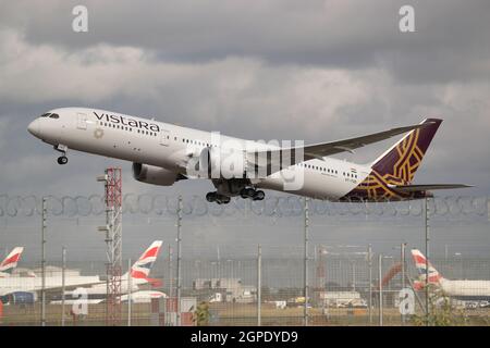 Vistara airline (Tata) Boeing 787 Dreamliner airliner jet plane VT-TSD landing at London ...