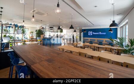 29 September 2021, Baden-Wuerttemberg, Göppingen: Teamviewer's logo is ...