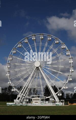 The Willen Observation Wheel at Willen Lake, Milton Keynes Stock Photo ...