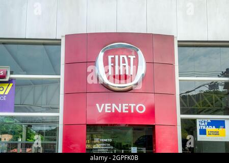A Fiat car dealership Stock Photo - Alamy