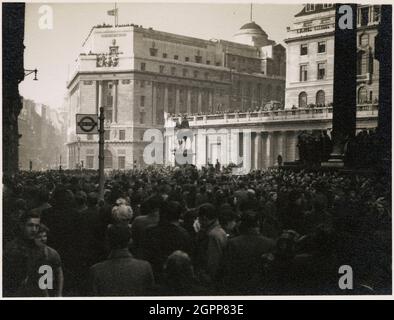 Queen Elizabeth II Proclaimed At Windsor. Mayor Richard Tozer of ...