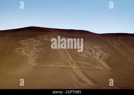 Giant Candelabra carving (Candelabra of the Andes) on Paracas peninsula ...