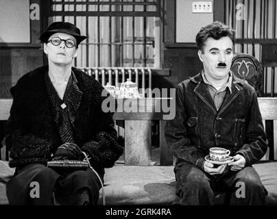 MIRA MCKINNEY, CHARLIE CHAPLIN, MODERN TIMES, 1936 Stock Photo - Alamy