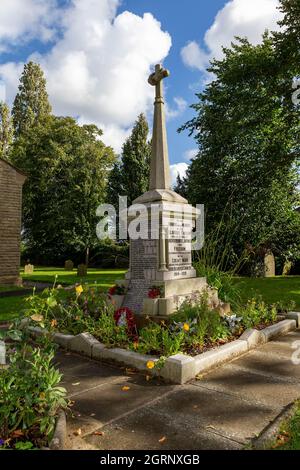 War memorial in the gardens of Newchurch Parish Church, Culcheth Stock ...