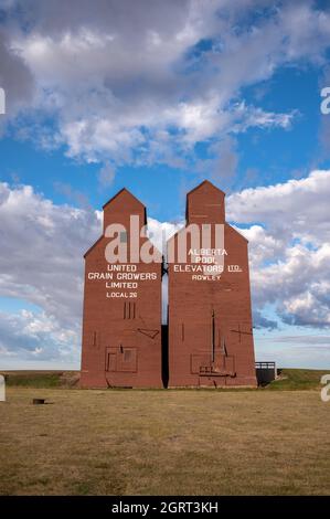 Rowley, Alberta - September 6, 2021: Historic grain elevators in the ...