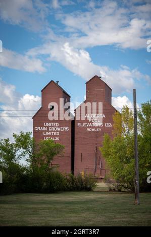 Rowley, Alberta - September 6, 2021: Historic grain elevators in the ...