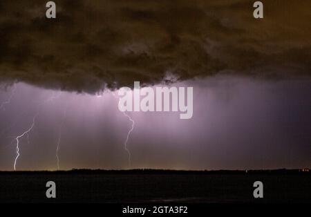 Common cloud to ground lightning strike Stock Photo - Alamy