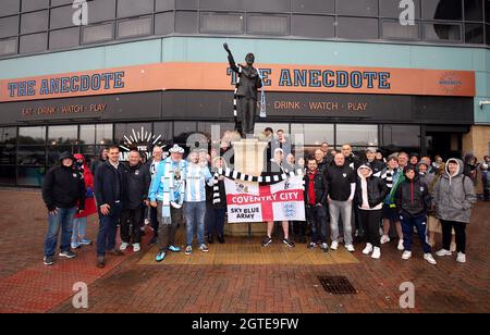 Jimmy Hill statue, Coventry Building Society Arena, Coventry, UK Stock ...
