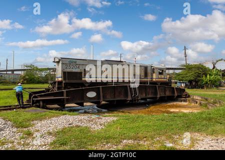 A KTM 25 Class Locomotive 25204 Mutiara on a revolving turntable ...