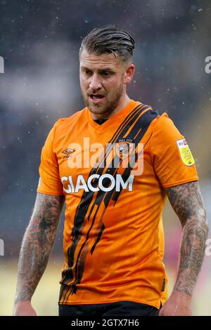George Moncur #18 of Hull City warming up before the game Stock Photo ...