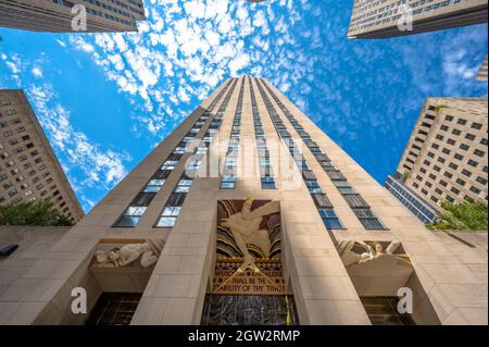 NBC Tower, 30 Rock Building At Night in Rockefeller Center, Manhattan ...