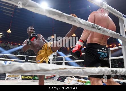 Munich, Germany. 02nd Oct, 2021. The kickboxers Marie Lang (l) and Ilda ...