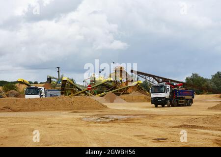 Paxton Pits working quarry. View from the footpath that goes through ...