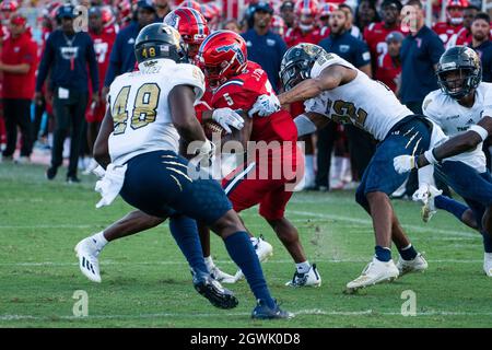 Florida Atlantic running back Johnny Ford (5) celebrates his touchdown ...