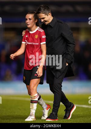 Manchester United head coach Marc Skinner speaks to Manchester United's ...
