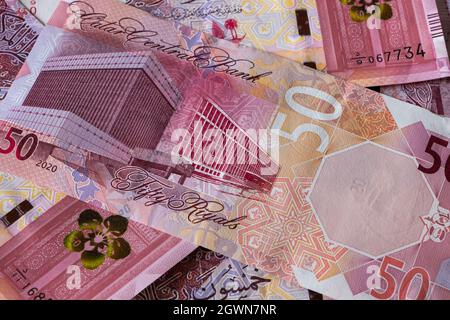 Close up of new 50 Qatari Riyal banknote Stock Photo - Alamy