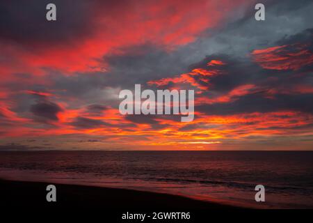 Dawn over the Pacific Ocean, Napier, Hawkes Bay, North Island, New ...