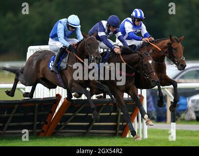 Canastero ridden by jockey Tom O'Brien (left) on their way to winning ...