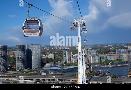 Emirates Air Line Cable Cars and Gondola Lift, Greenwich, London ...