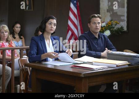 LOVE STRIKES TWICE, from left: Wyatt Nash (back to camera), Katie ...