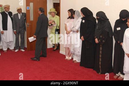Britain's Queen Elizabeth II enters the Prayer Room at the Islamic ...